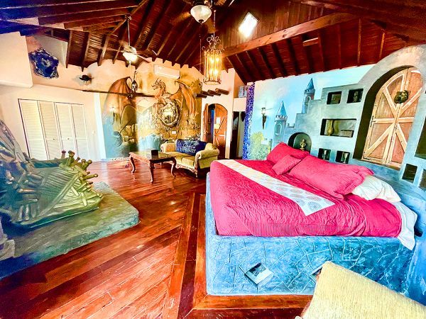 Caribe Tesoro Minion Arcade Wing | Resort on West bay Roatan