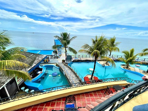 Caribe Tesoro Minion Arcade Wing | Resort on West bay Roatan